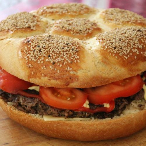 Méga burger football (recette Tupperware) - Les petits plats de Patchouka